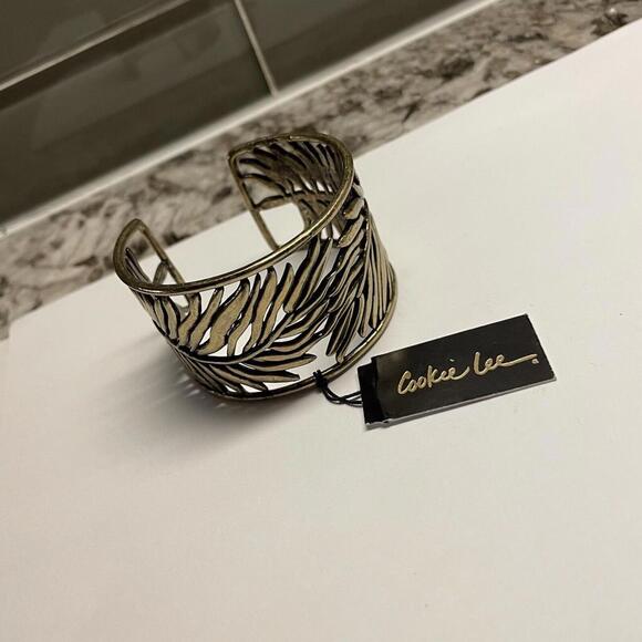 Cookie Lee | Jewelry | Cookie Lee Nwt Leave Design Metal Bangle ...